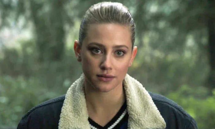 Lili Reinhart spiega perché è felice del salto temporale di Riverdale 5