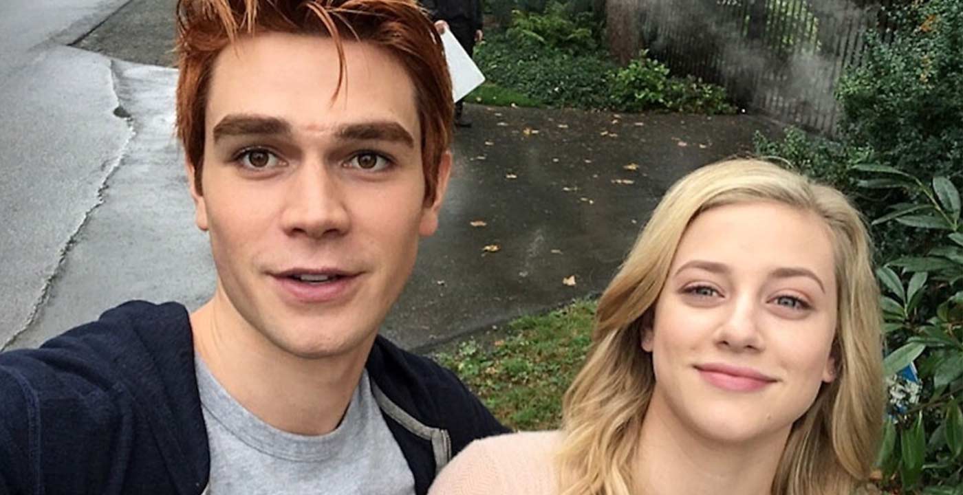 Lili Reinhart commossa a causa di KJ Apa sul set di Riverdale 7